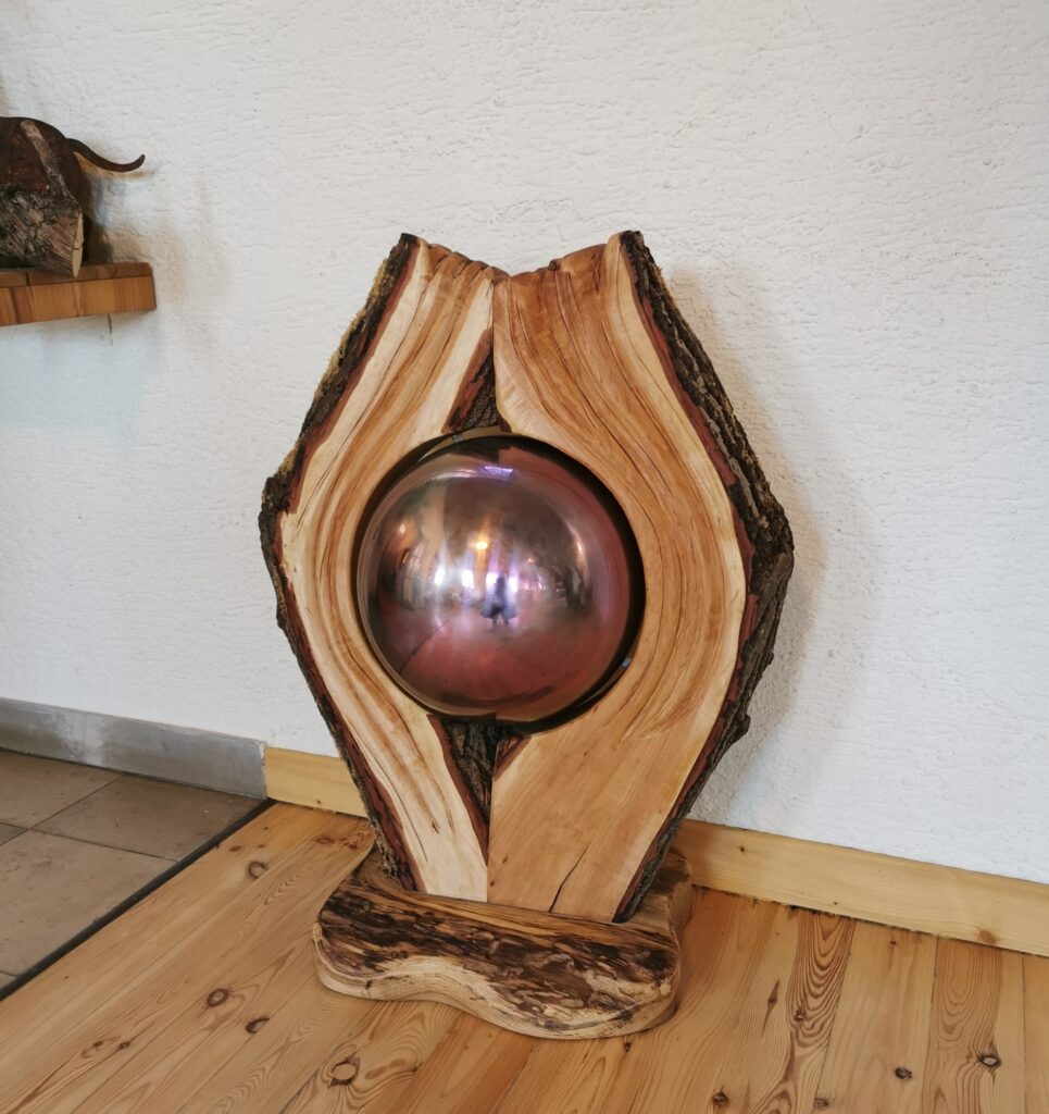 Pferde-Urne Unikat Baumstamm mit Kugel ca.22 Liter Künstlerurne